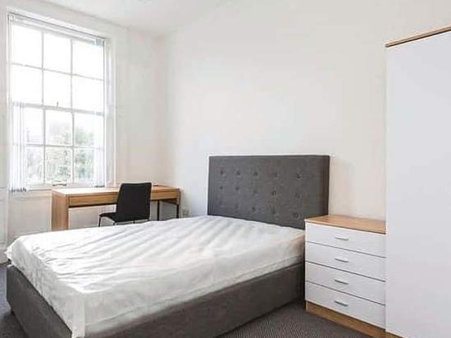 2 bedroom flat in Leeds