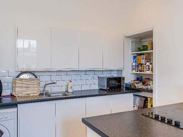 2 bedroom flat in Leeds