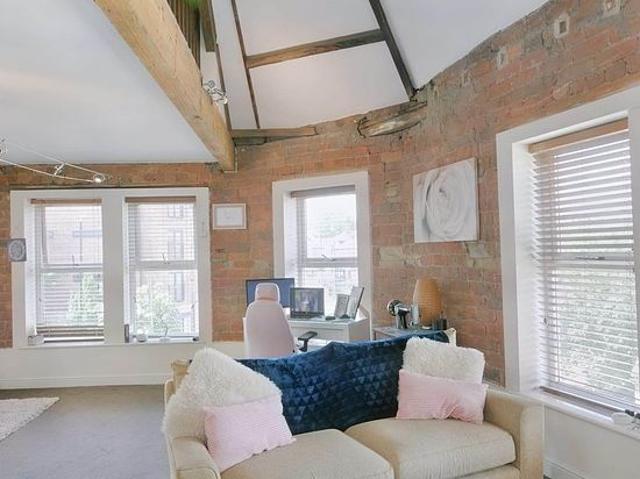 2 bedroom flat in Leeds