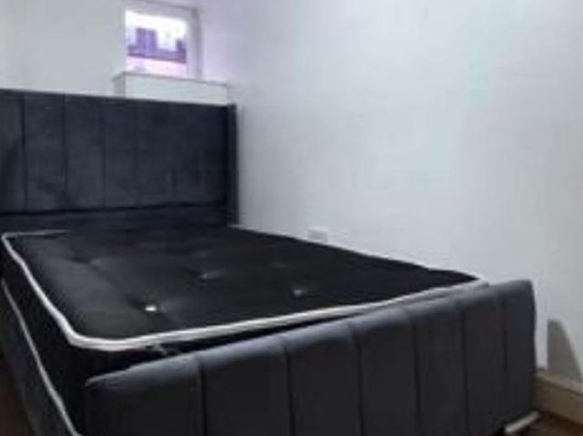 2 bedroom flat in Leeds