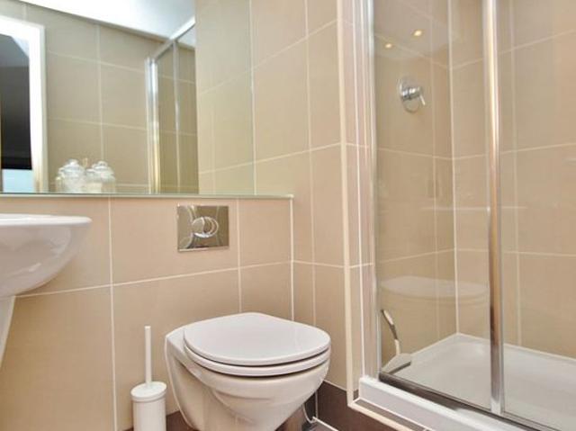 2 bedroom flat in Leeds