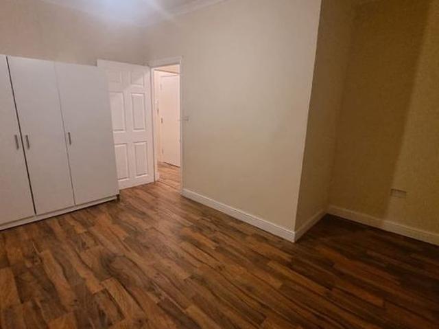 2 bedroom flat in Leeds