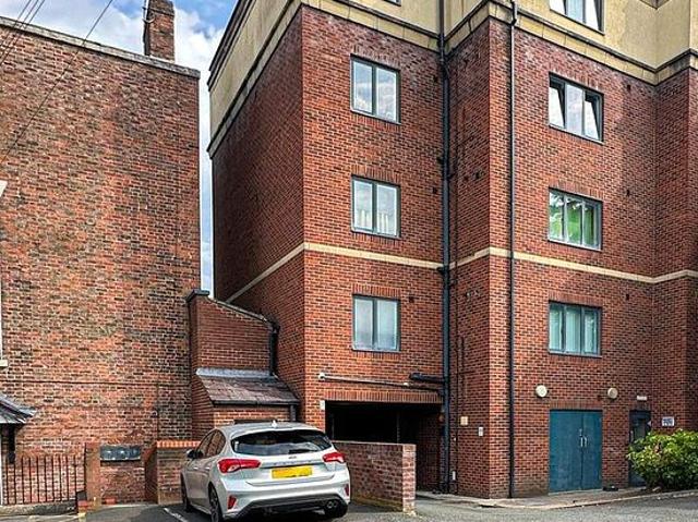 2 bedroom flat in Liverpool