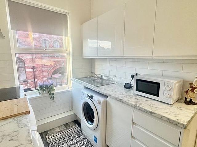 2 bedroom flat in Liverpool