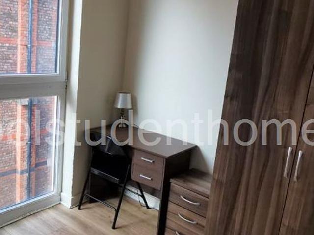 2 bedroom flat in Liverpool