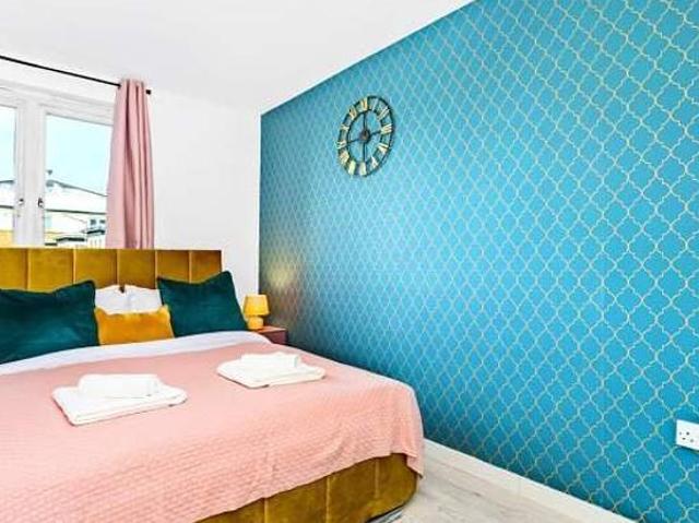 2 bedroom flat in London