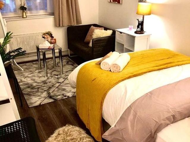 2 bedroom flat in London