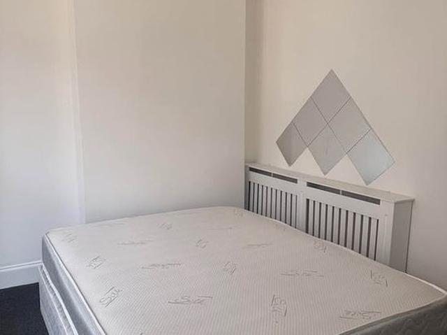 2 bedroom flat in London