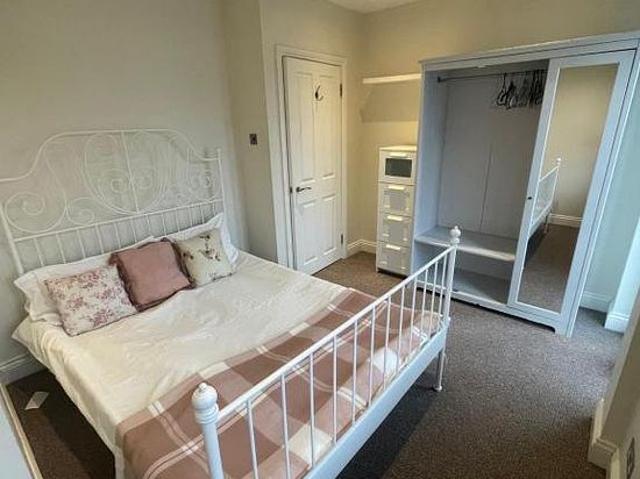 2 bedroom flat in London