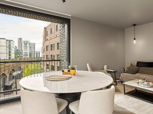 2 bedroom flat in London