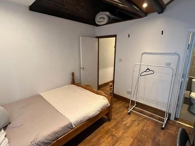 2 bedroom flat in London