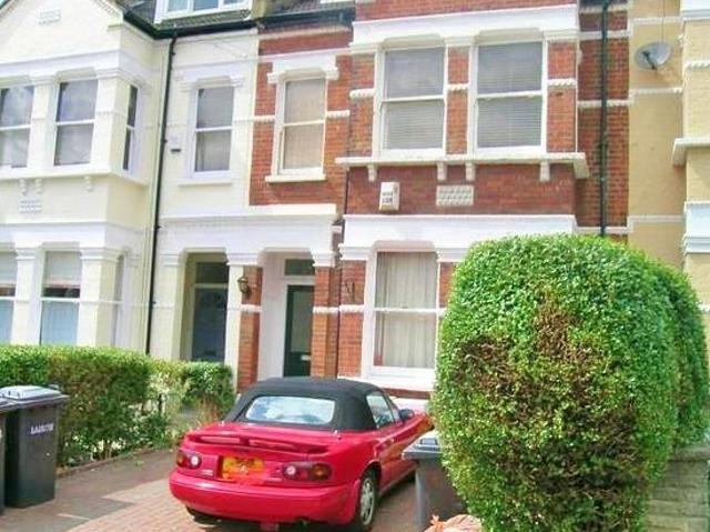 2 bedroom flat in London