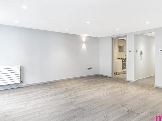 2 bedroom flat in London