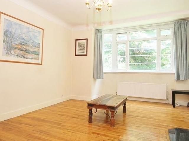 2 bedroom flat in London