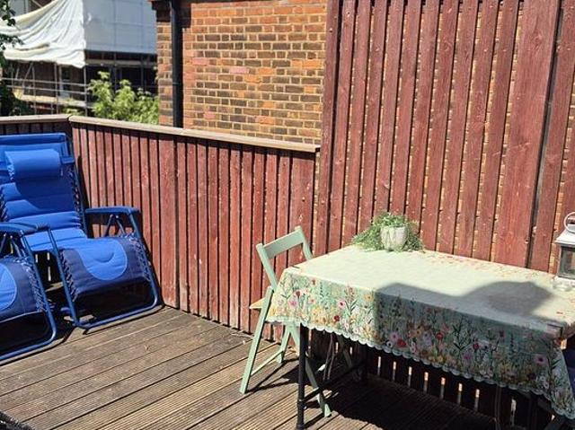 2 bedroom flat in London
