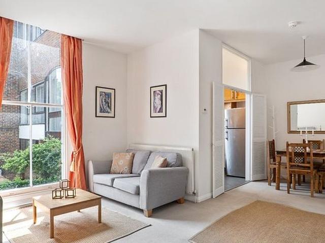 2 bedroom flat in London