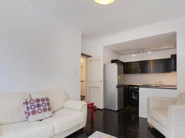 2 bedroom flat in London