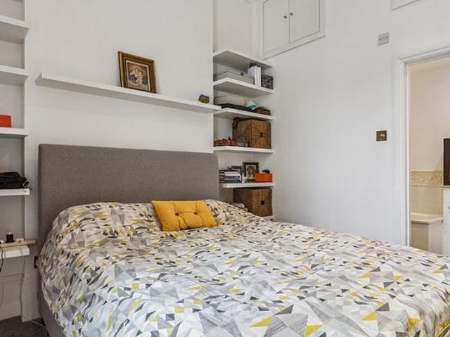 2 bedroom flat in London
