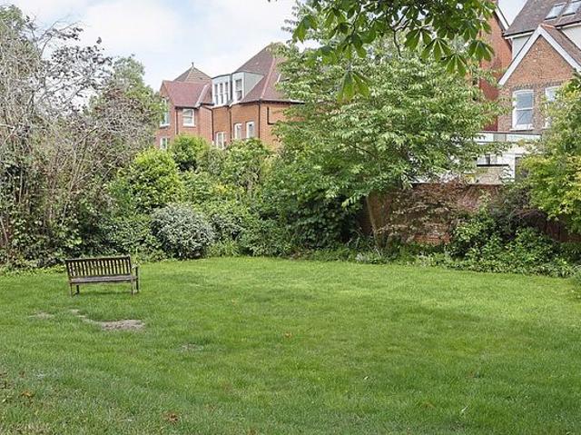 2 bedroom flat in London