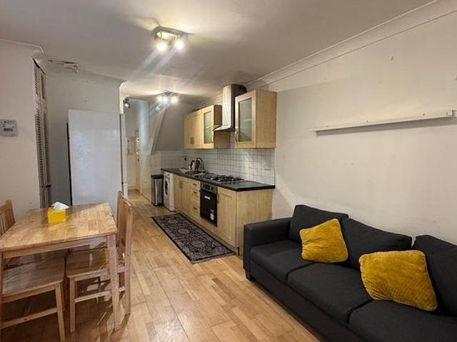 2 bedroom flat in London