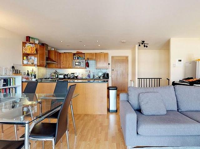 2 bedroom flat in London