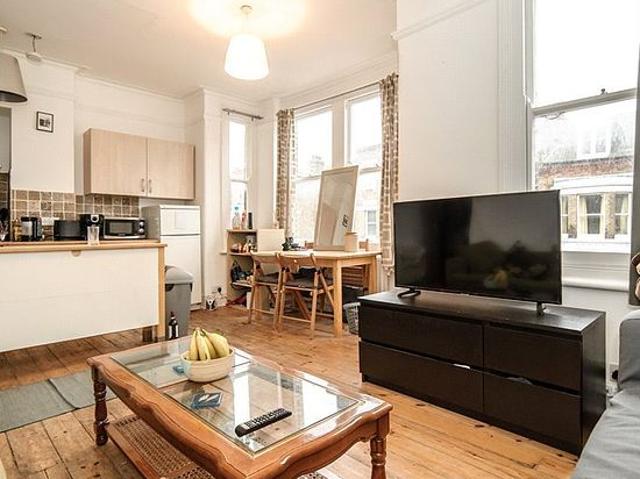 2 bedroom flat in London