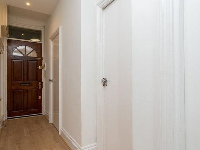 2 bedroom flat in London