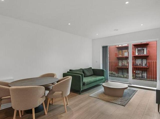 2 bedroom flat in London