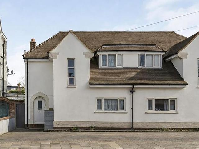 2 bedroom flat in London