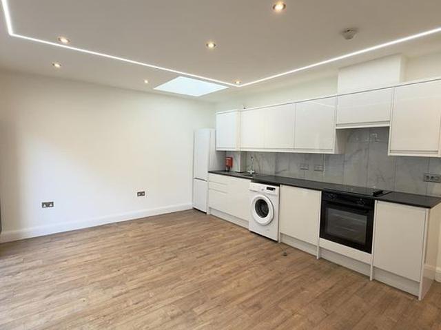 2 bedroom flat in London