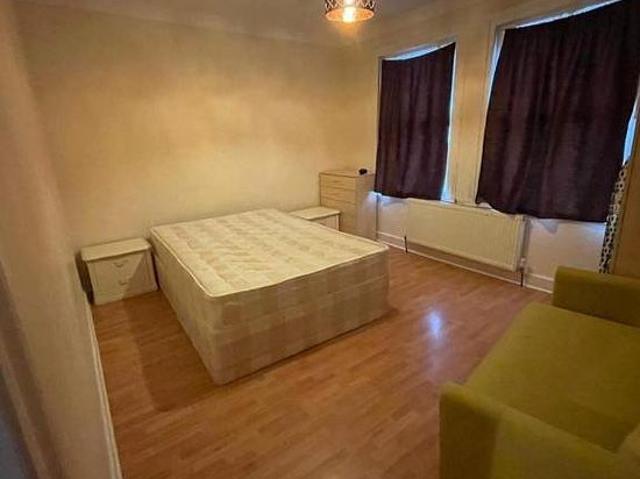 2 bedroom flat in London