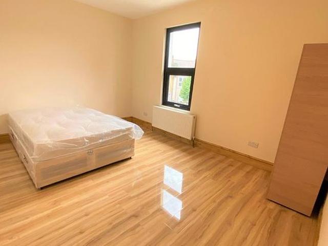 2 bedroom flat in London
