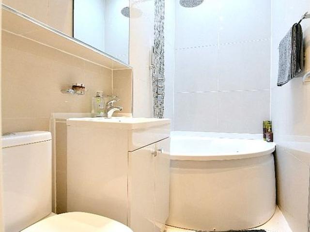 2 bedroom flat in London