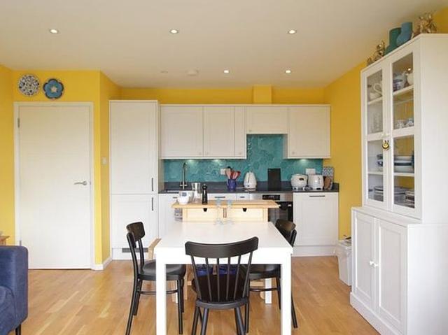 2 bedroom flat in London