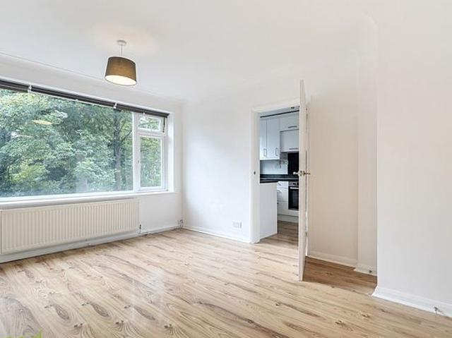 2 bedroom flat in London
