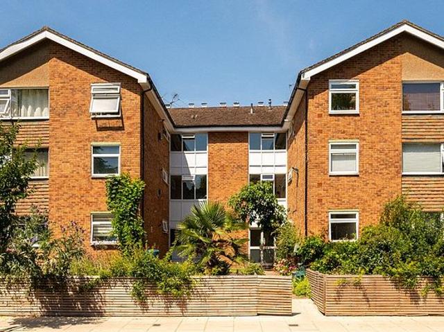 2 bedroom flat in London
