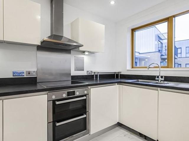 2 bedroom flat in London