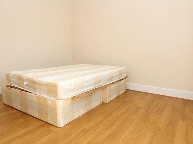 2 bedroom flat in London