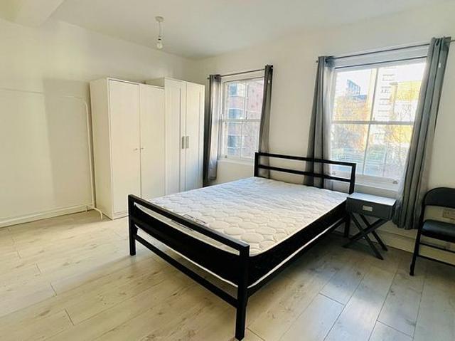 2 bedroom flat in London
