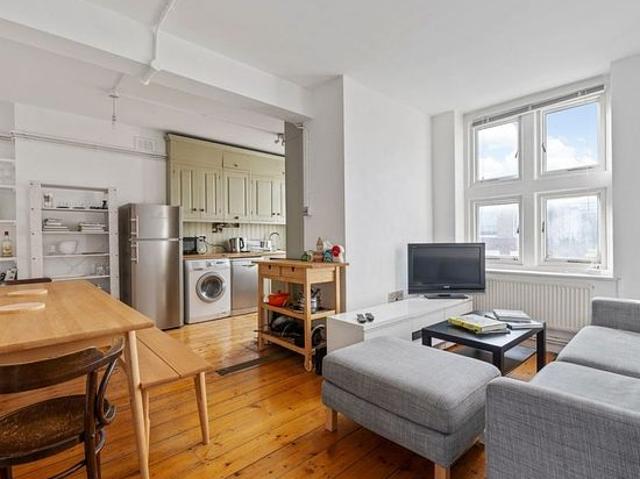 2 bedroom flat in London