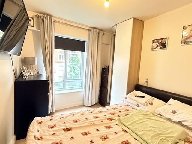 2 bedroom flat in London