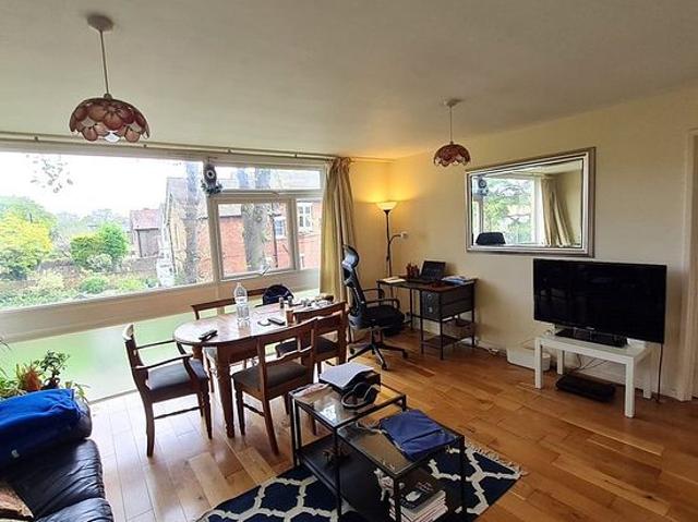 2 bedroom flat in London
