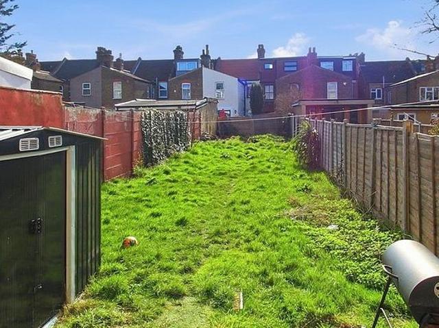 2 bedroom flat in London