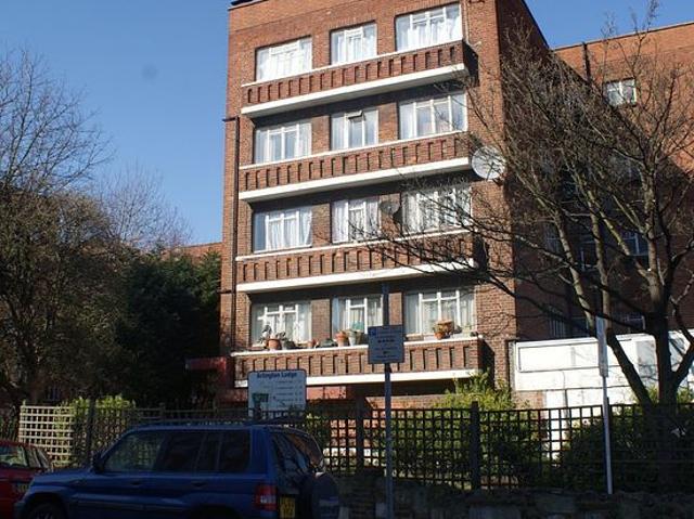 2 bedroom flat in London