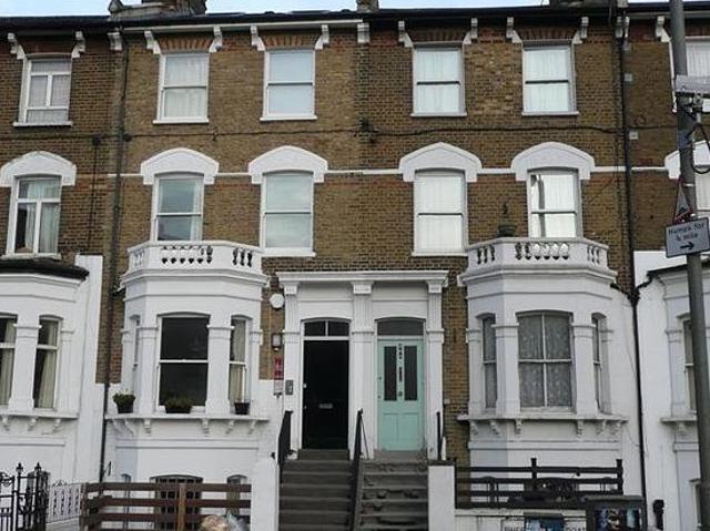 2 bedroom flat in London
