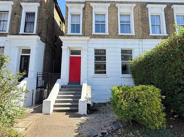 2 bedroom flat in London