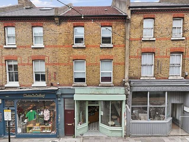 2 bedroom flat in London