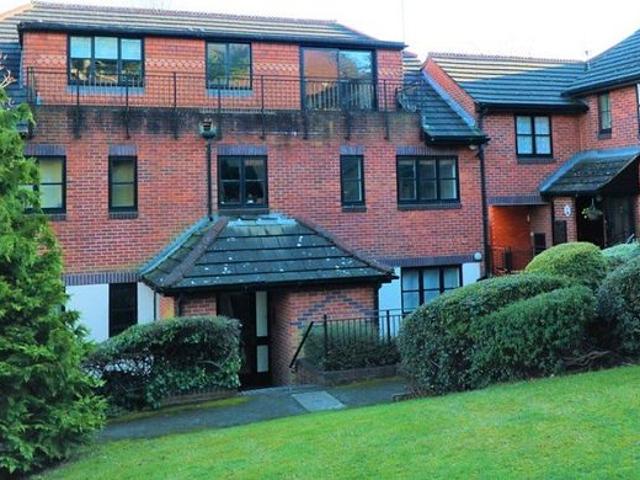 2 bedroom flat in London