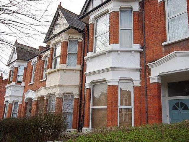 2 bedroom flat in London