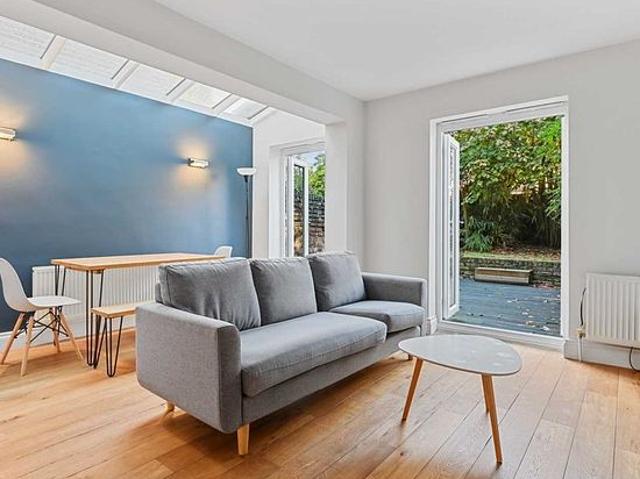 2 bedroom flat in London